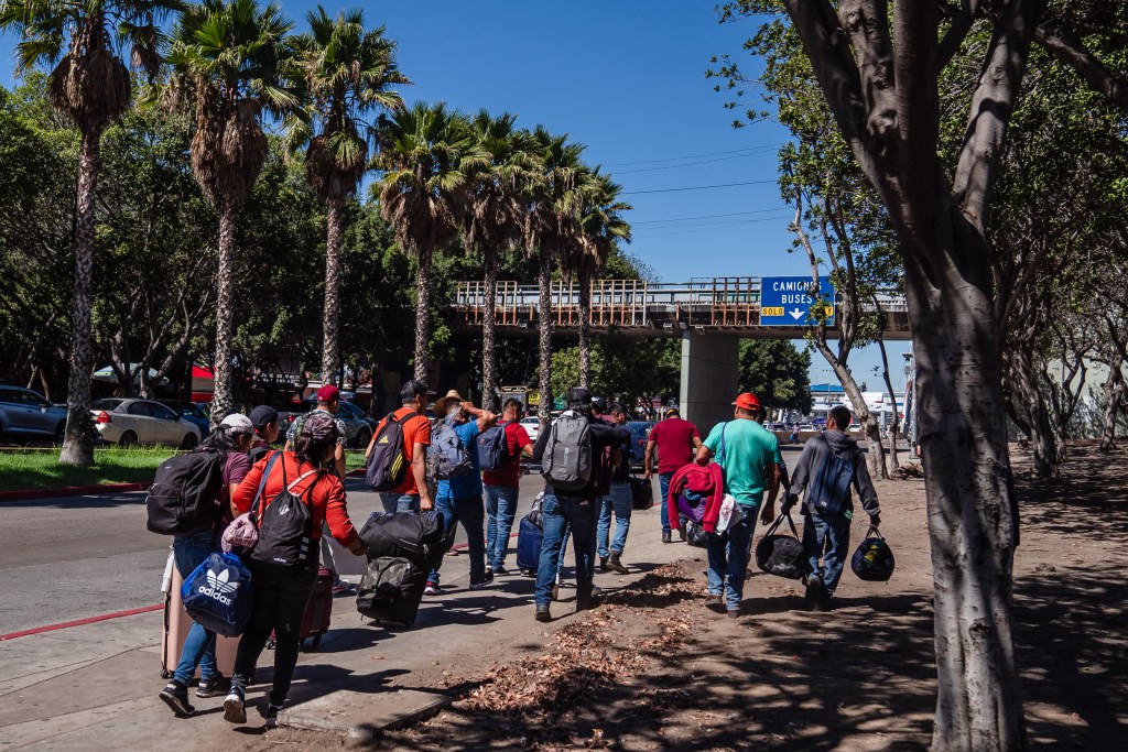 Border Report: More Temporary Workers Are Crossing the Border | Voice ...